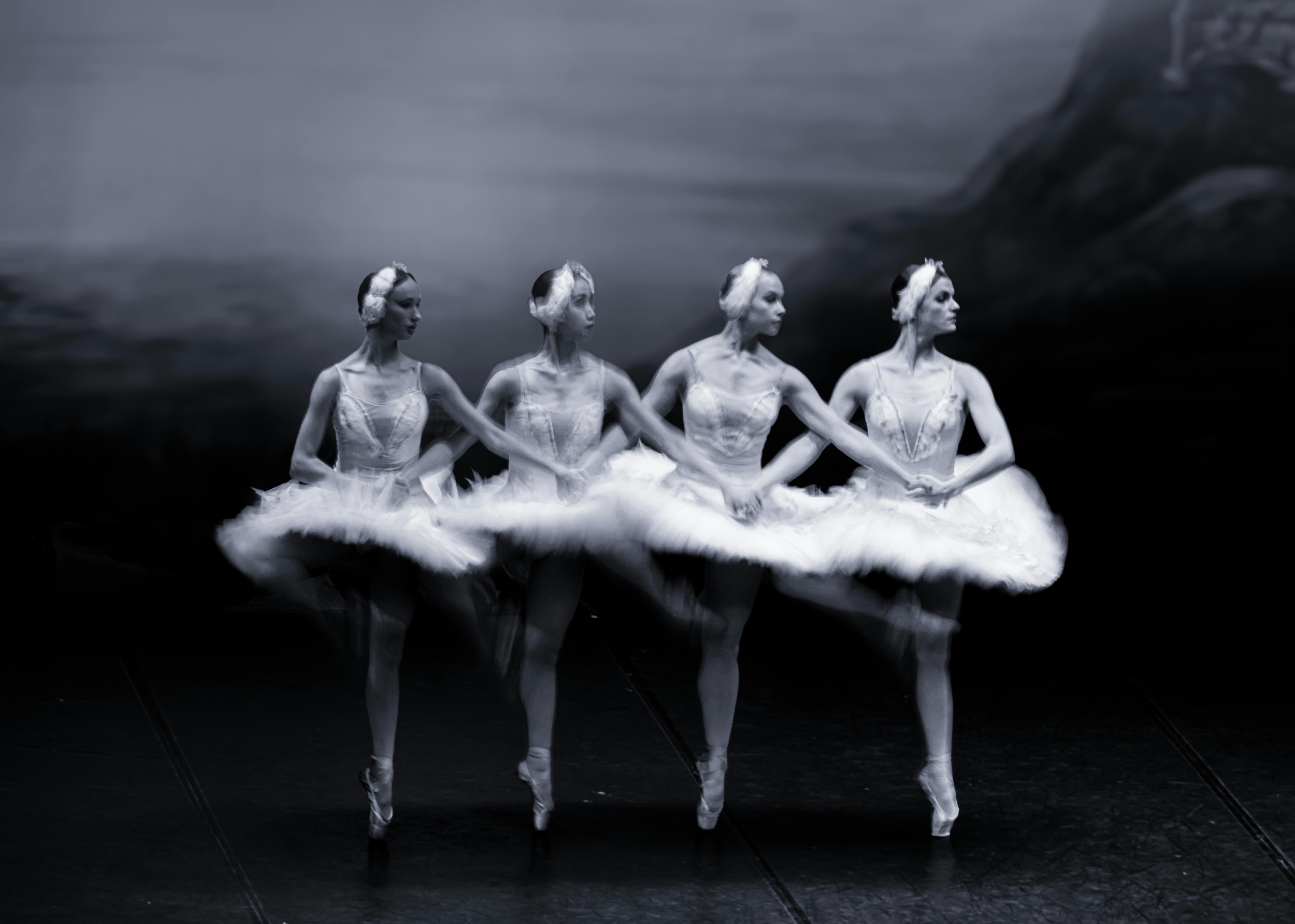 10 Legendary Famous Ballet Performances: Best Ballet Shows Captured Forever